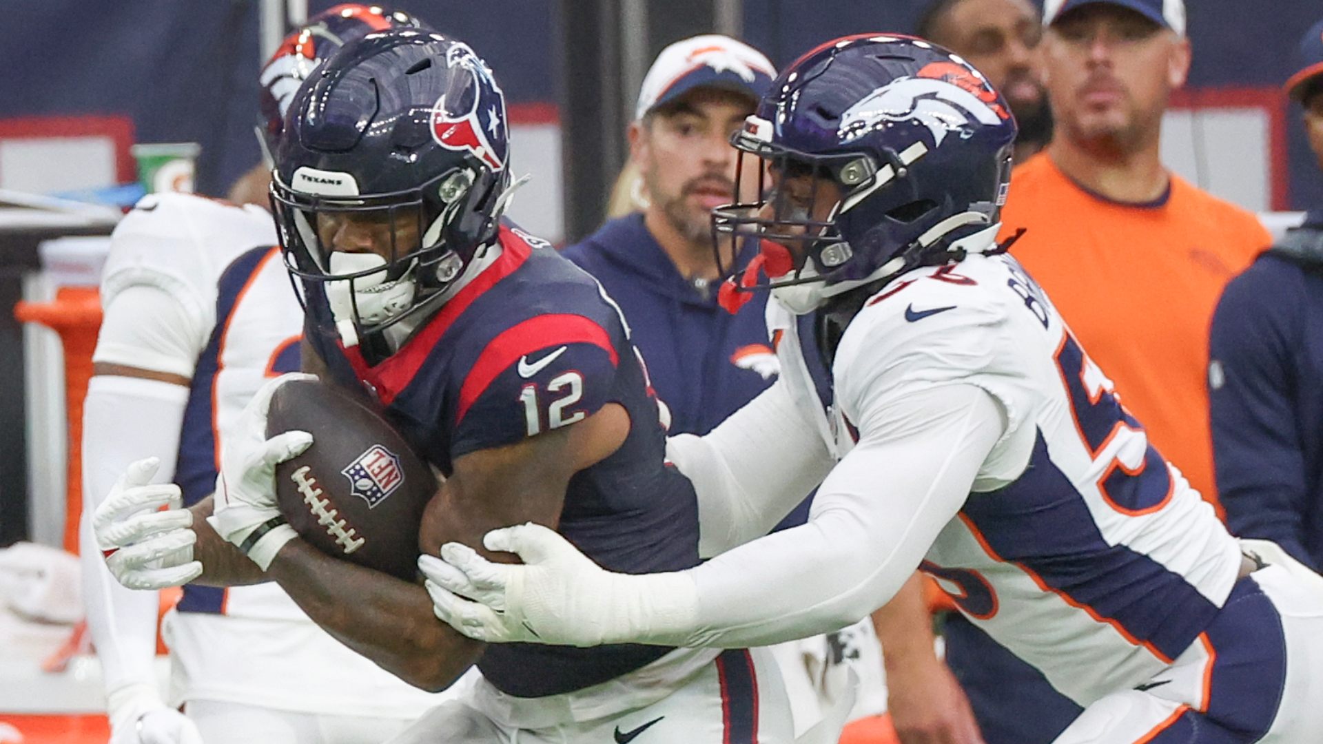 Fantasy Football Roundtable. Week 14 Expert Rankings vs. Consensus.